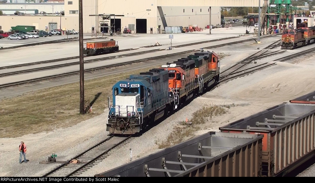 EMDX 826, BNSF 2032 & 2294
